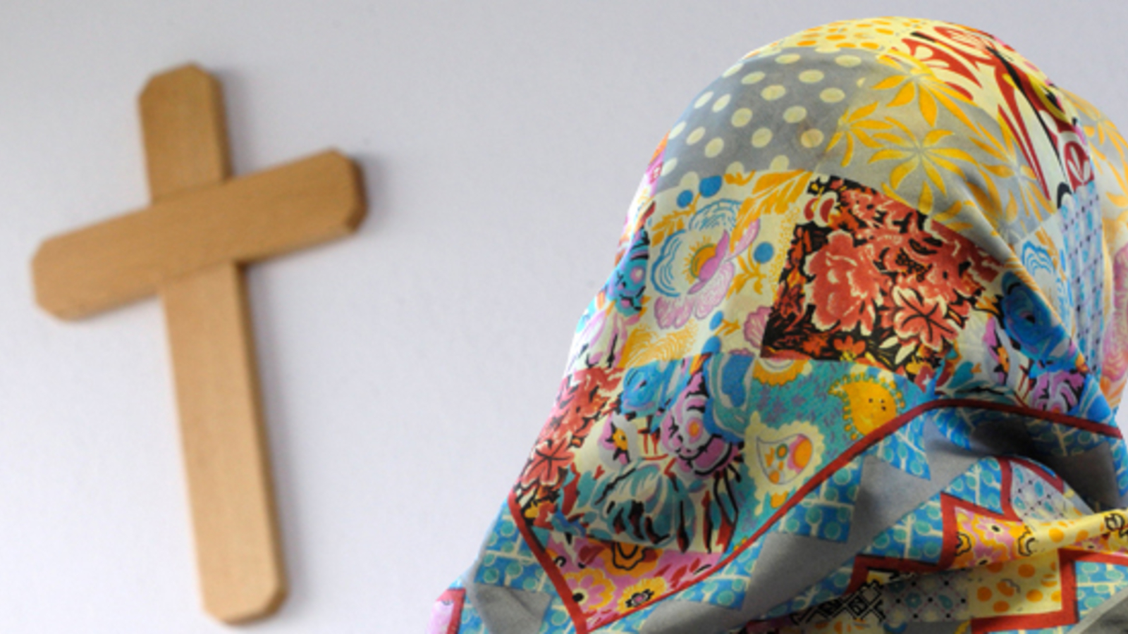 Erstes Kopftuch-Verbot in österreichischer Firma - oe24.at