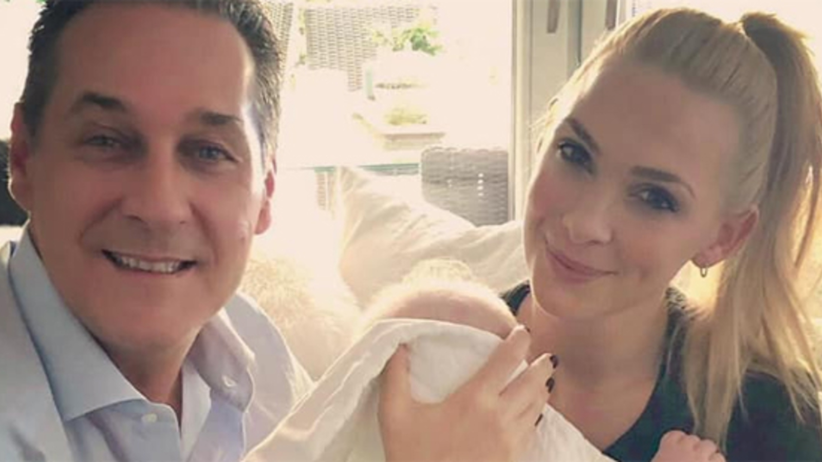 Zum Vatertag: Strache zeigt seine kleine Familie - oe24.at