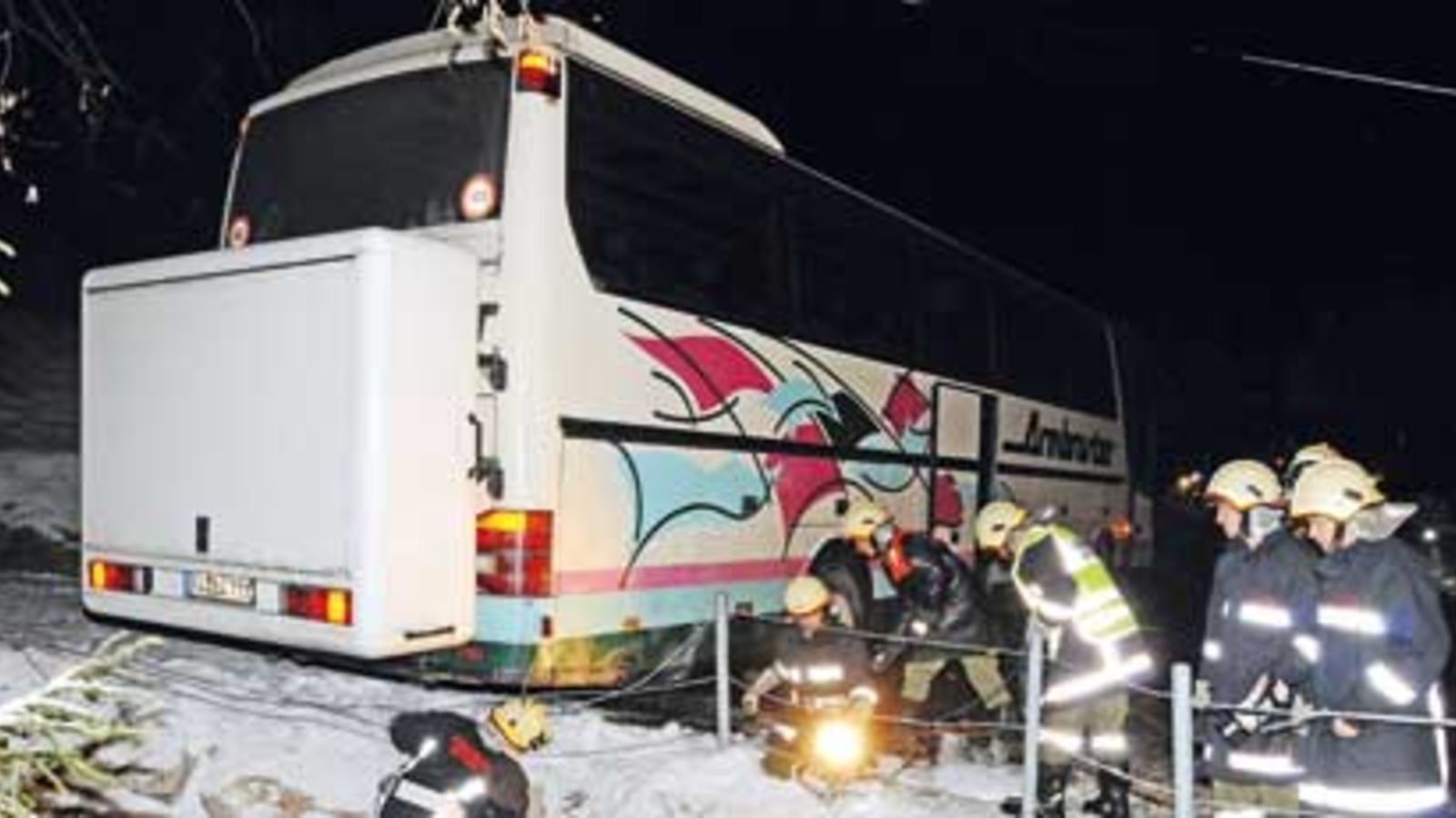 Bus rammte die eigenen Passagiere