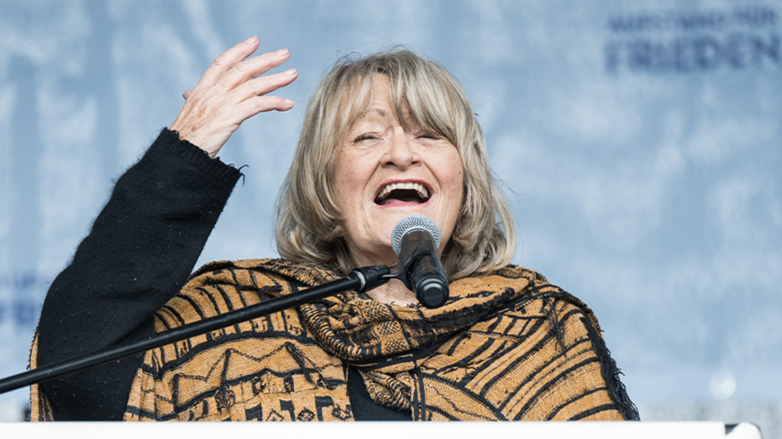 ''Ratte'': Alice Schwarzer beschimpft ZDF-Reporter auf Friedensdemo ...