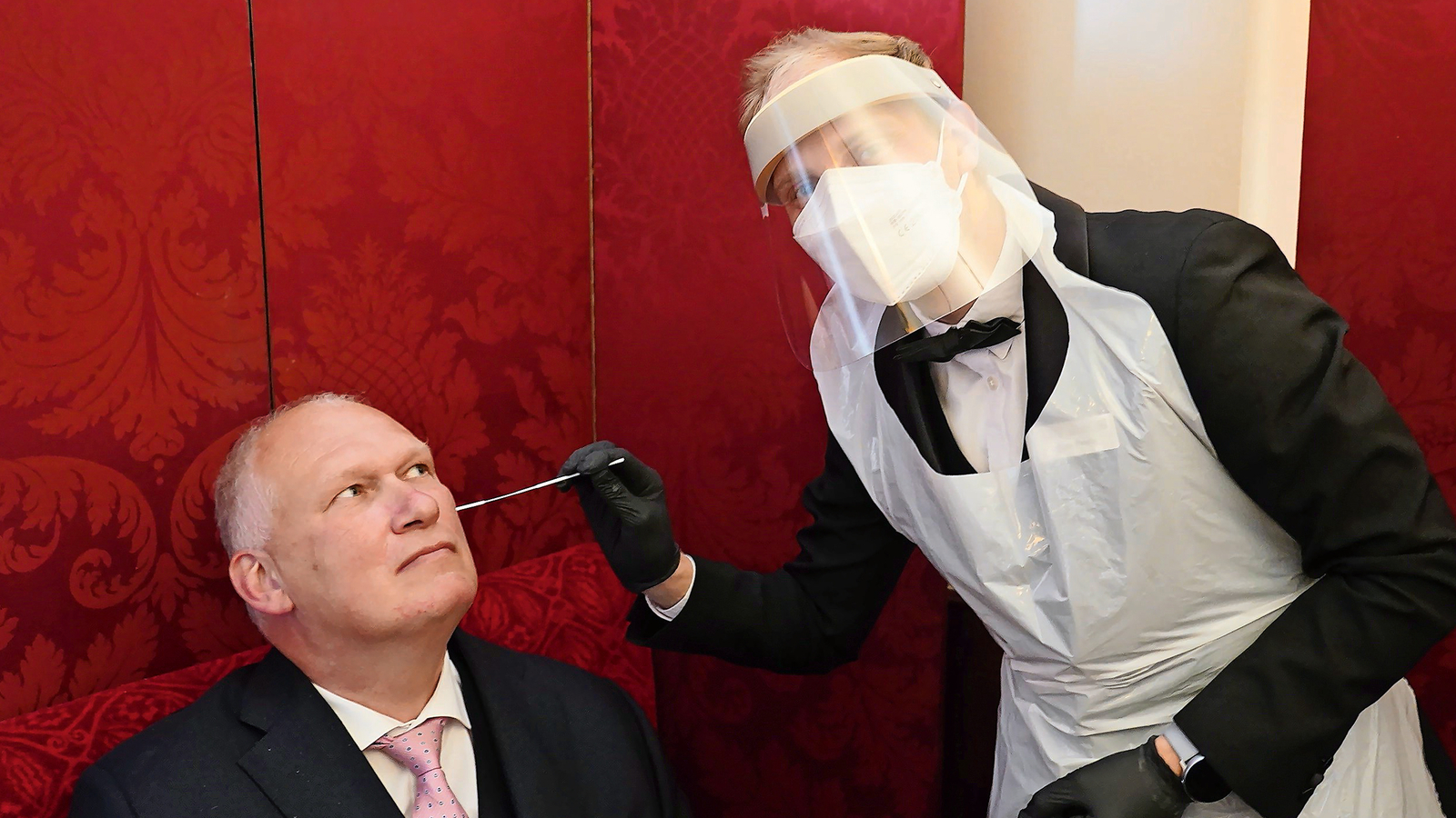 Ober Patrick testet jetzt im Café Museum