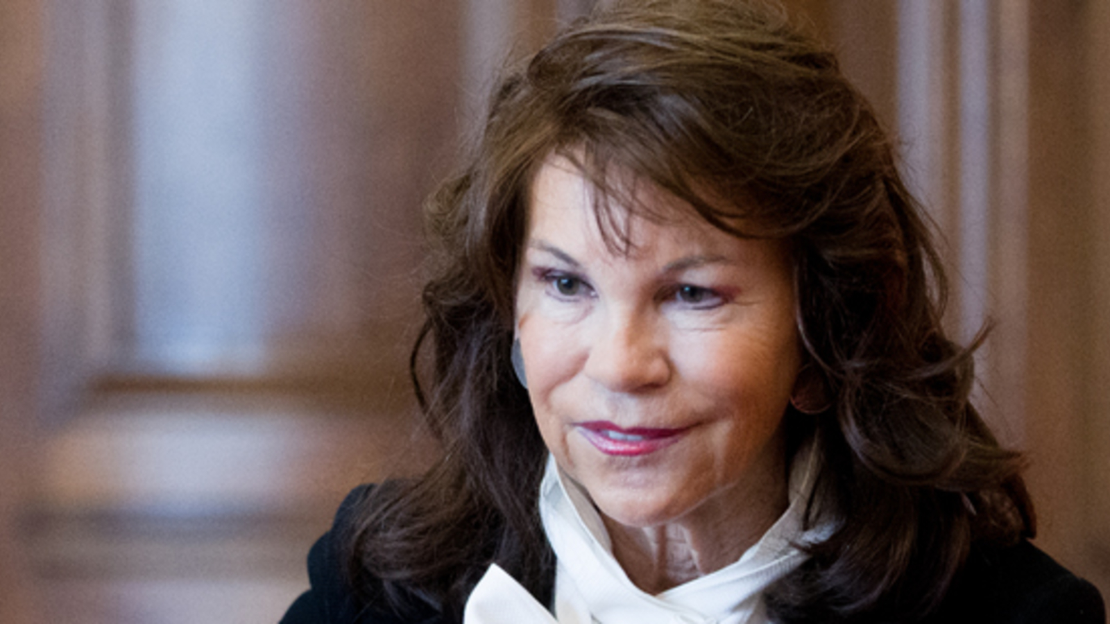 Bierlein wird Kanzlerin: So reagiert das Netz - oe24.at