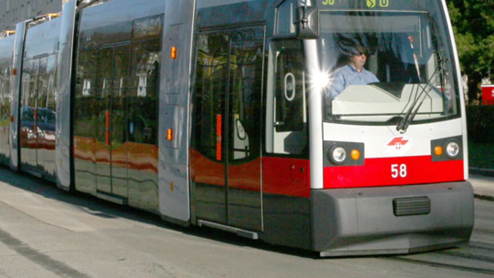 Wiener Linien: Jeden Tag geht ein Fahrzeug ein - oe24.at