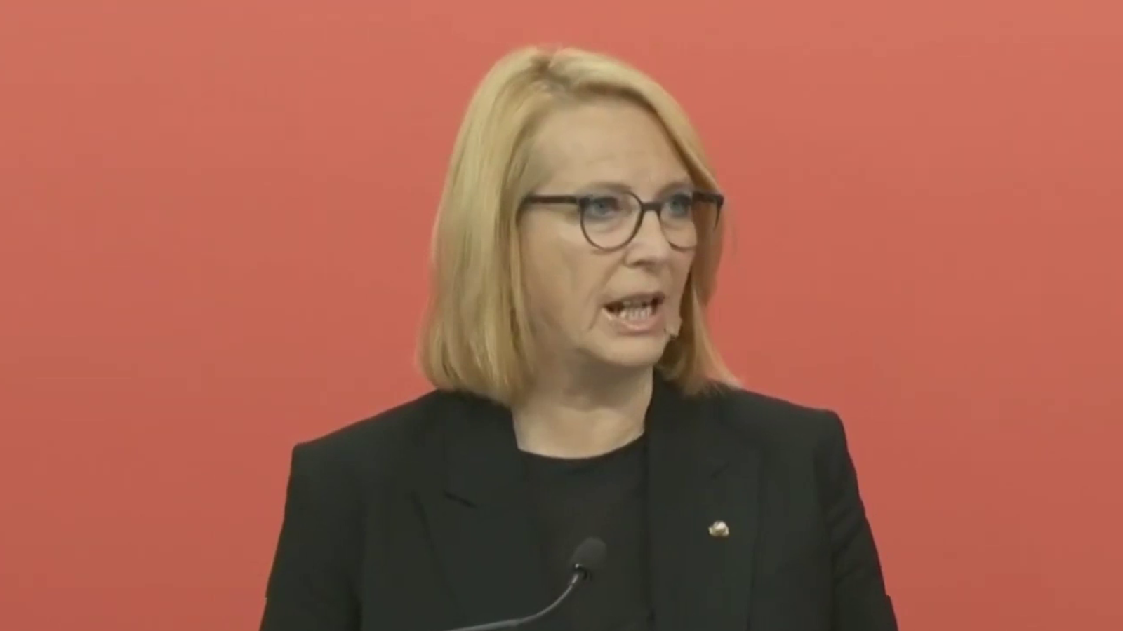 Doris Bures mit Corona im Spital - oe24.at