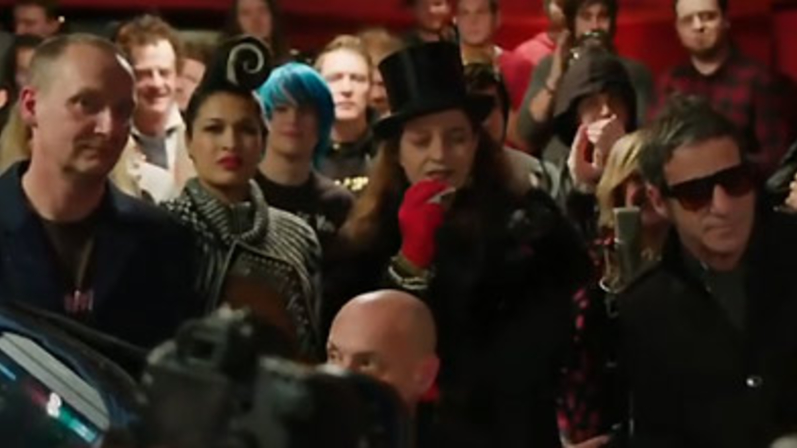 Cage Against The Machine 4,33 Stille stürmt die britischen Charts