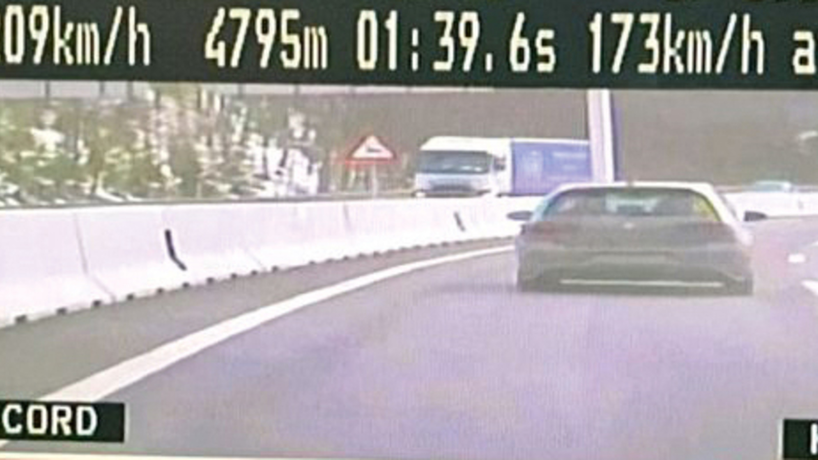 Raser mit 209 km/h überholte Polizei - oe24.at