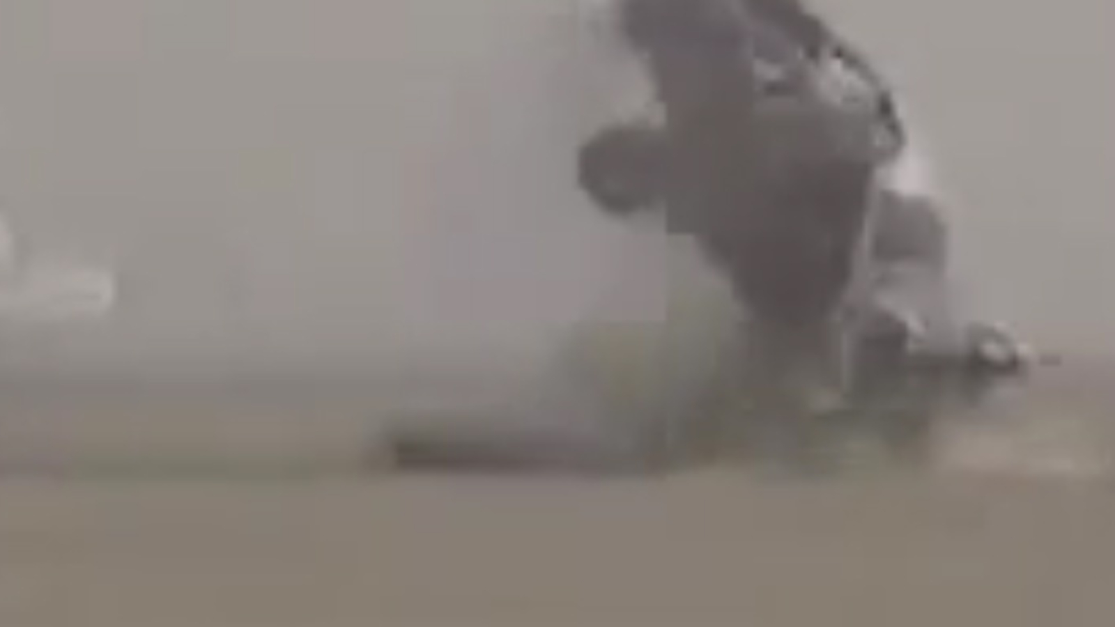 Fahrer überlebt Horror-Crash bei 330 km/h