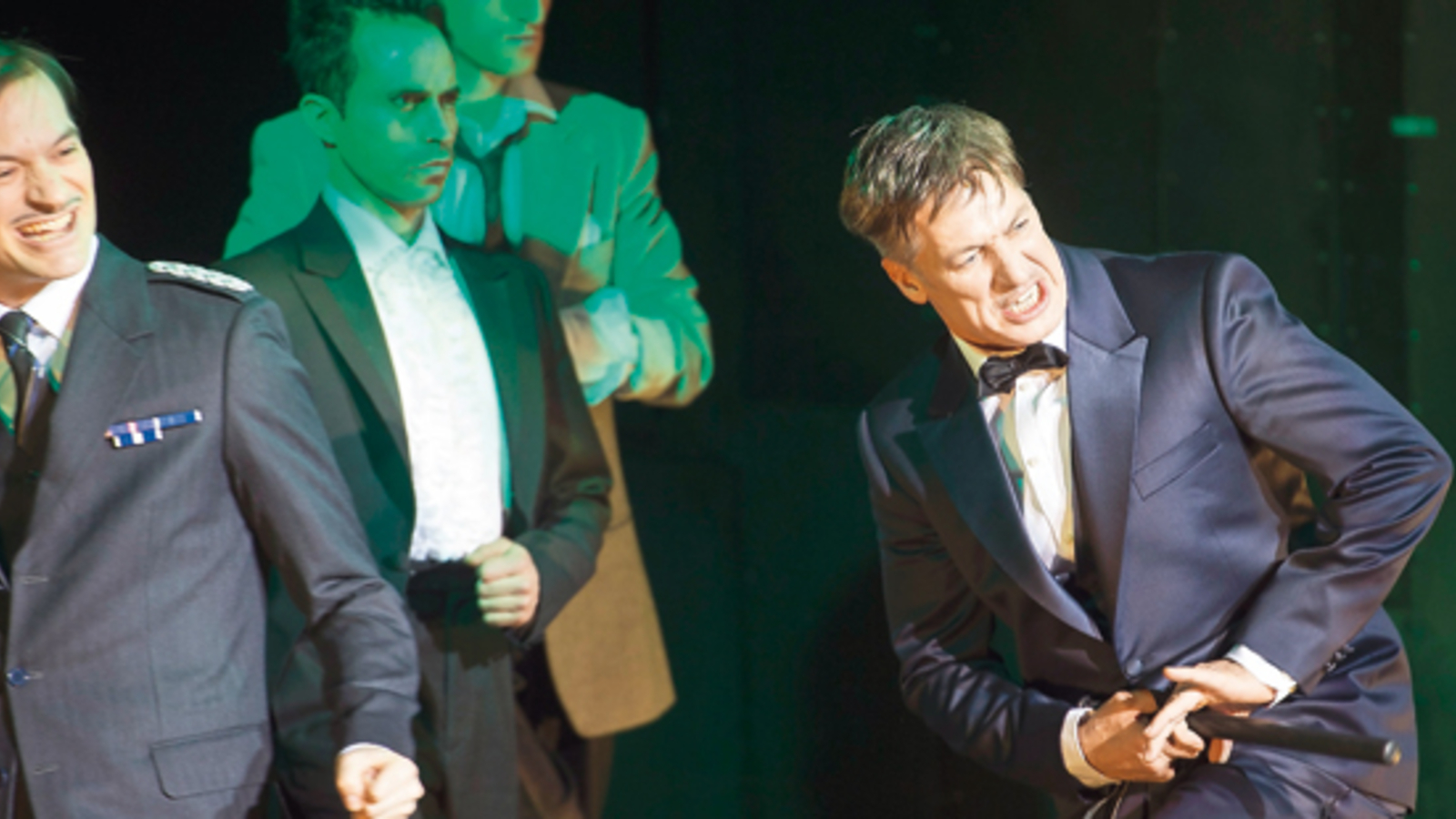 "Und der Haifisch, der hat Zähne" - oe24.at