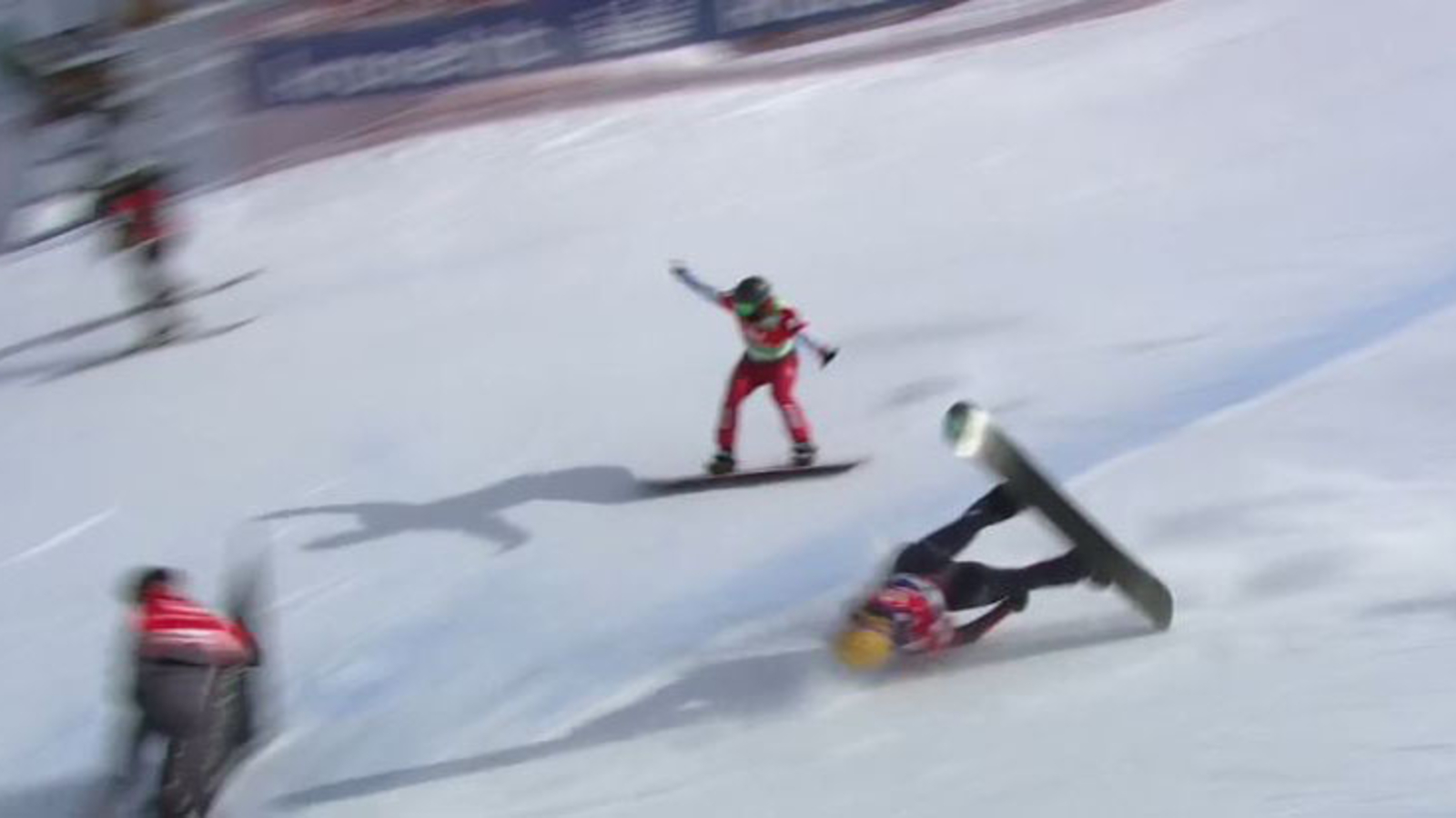 Horror-Crash beim Snowboard-Cross