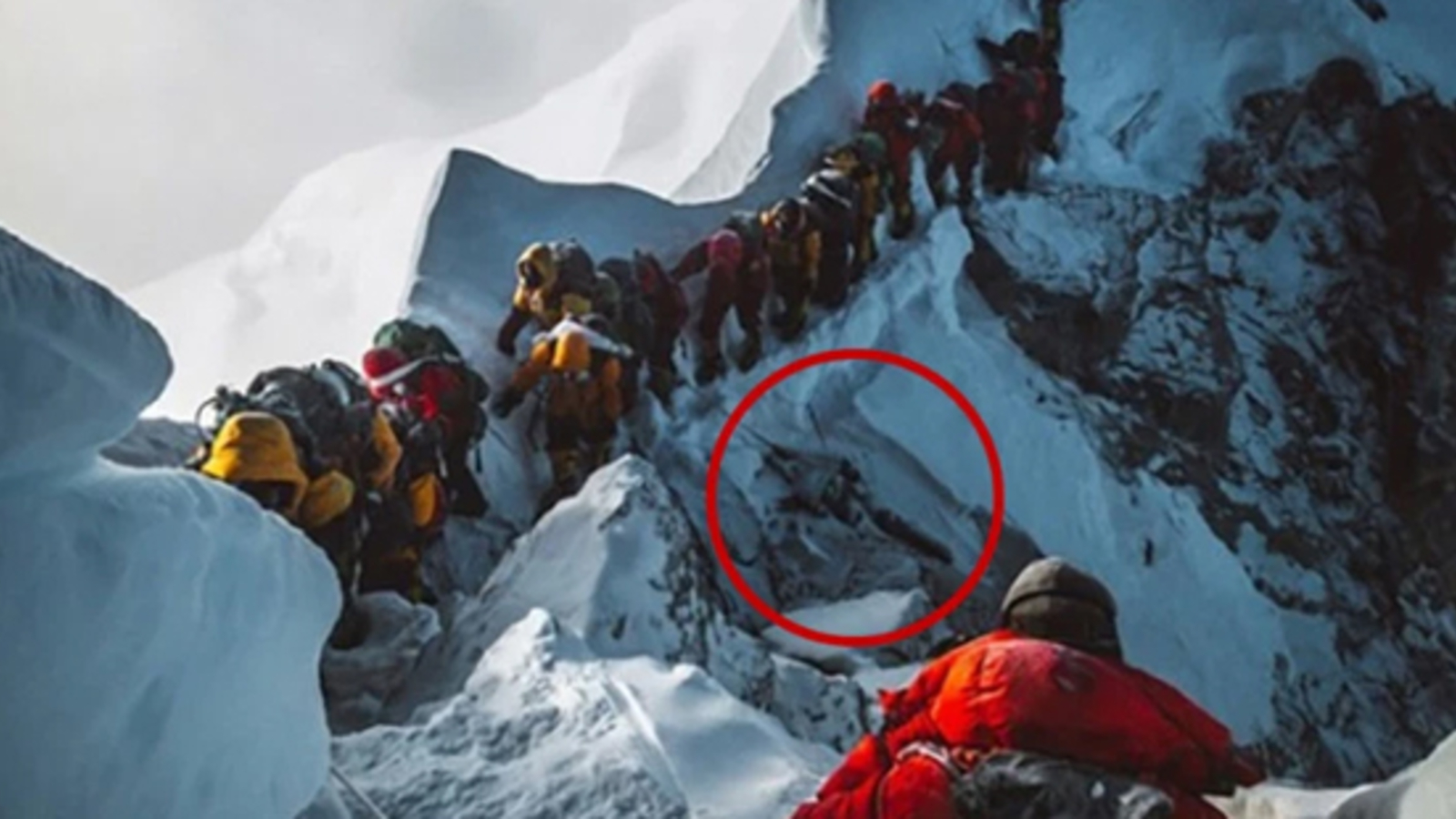 Schock-Foto zeigt Todes-Stau am Everest