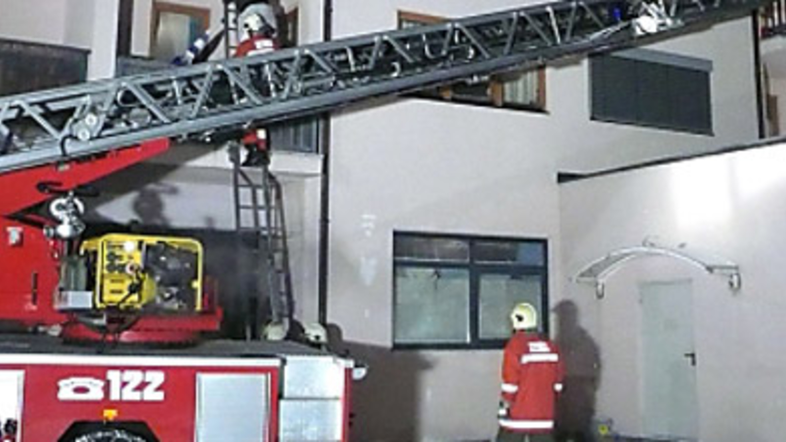 Fernseher explodiert: Zwei Verletzte - oe24.at