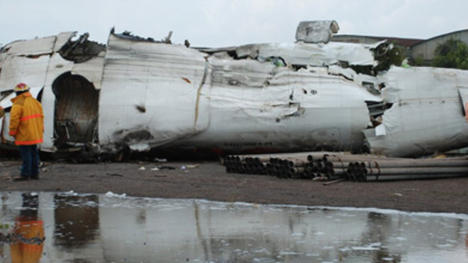 Sibirien: Flugzeug explodiert auf Rollbahn Sibirien: Flugzeug explodiert auf Rollbahn