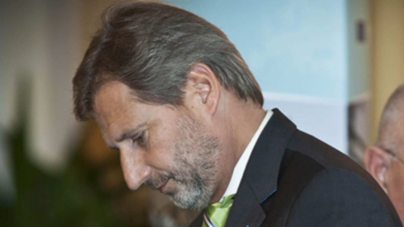 Plagiats-Jäger prüfen EU-Kommissar Hahn