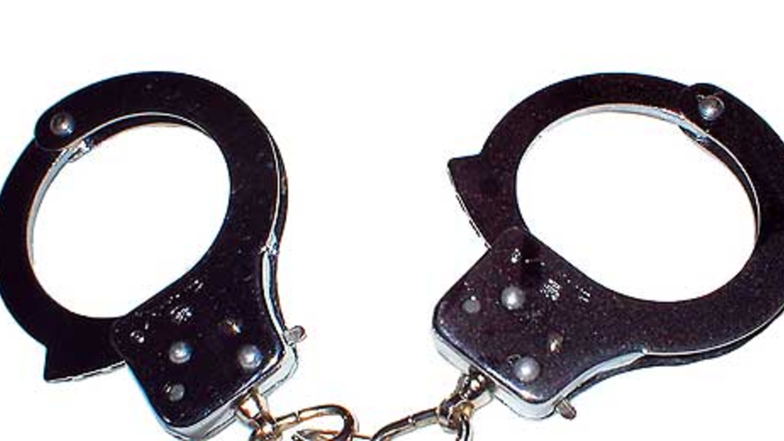 Tiroler Lehrer in Handschellen abgeführt