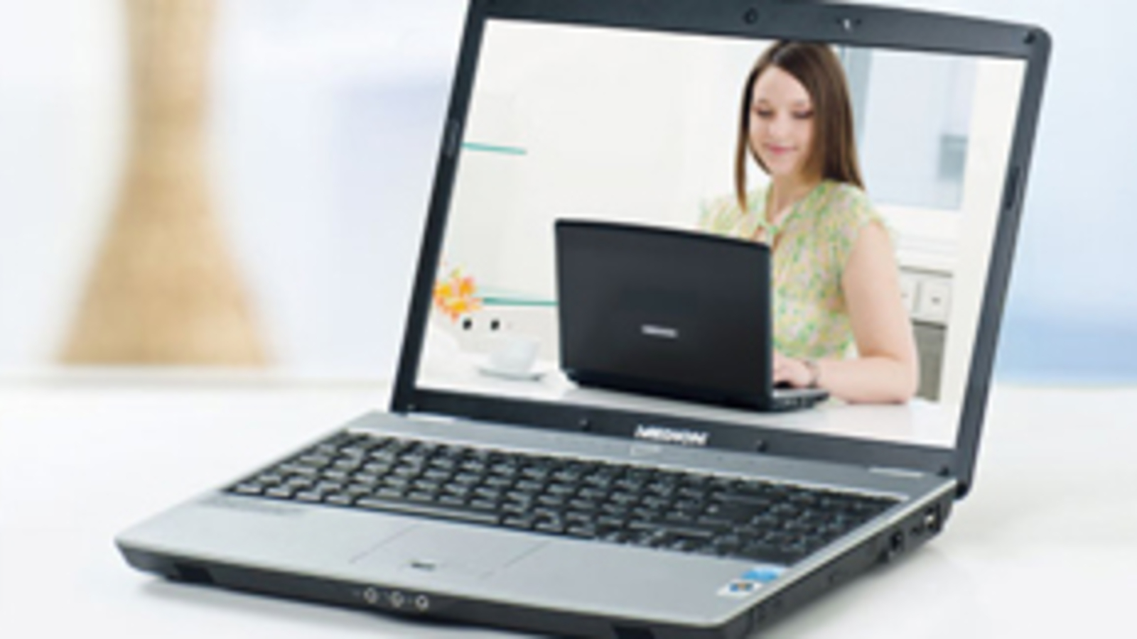 Neuer "Billig-Laptop" bei Hofer - oe24.at