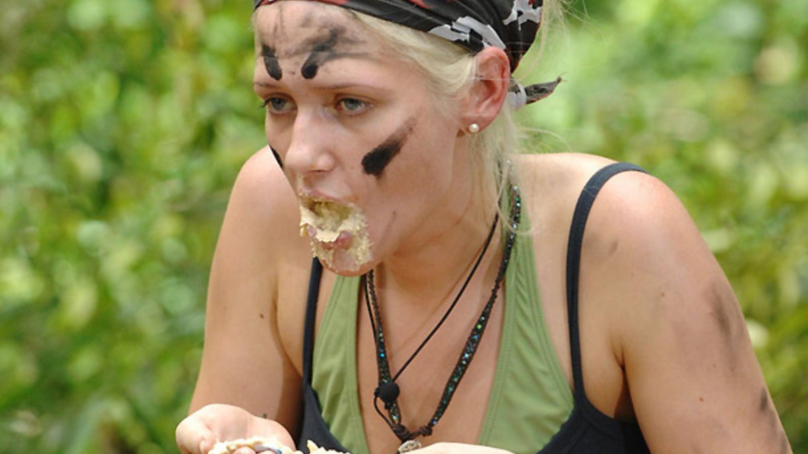 Heulsuse Sarah Knappik im Dschungelcamp - oe24.at