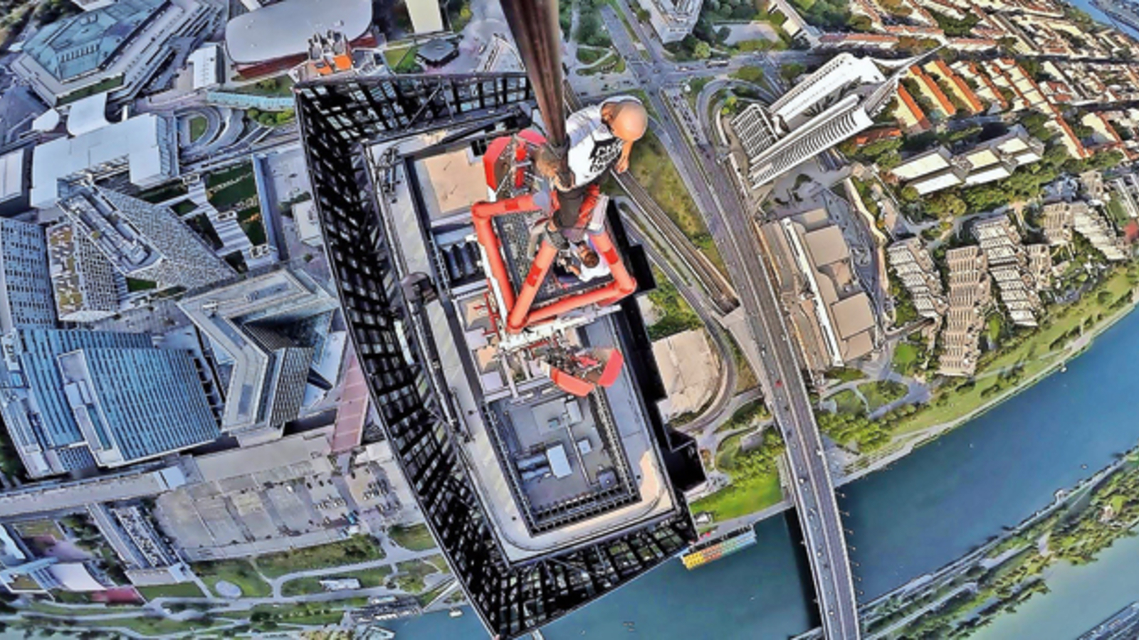 Auf der Spitze des DC Towers: Das spektakuläre Video - oe24.at