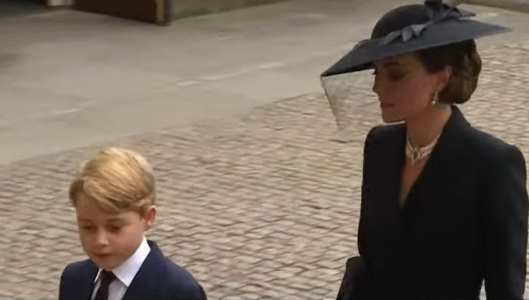 Staats- und Regierungschefs treffen in der Westminster Abbey ein