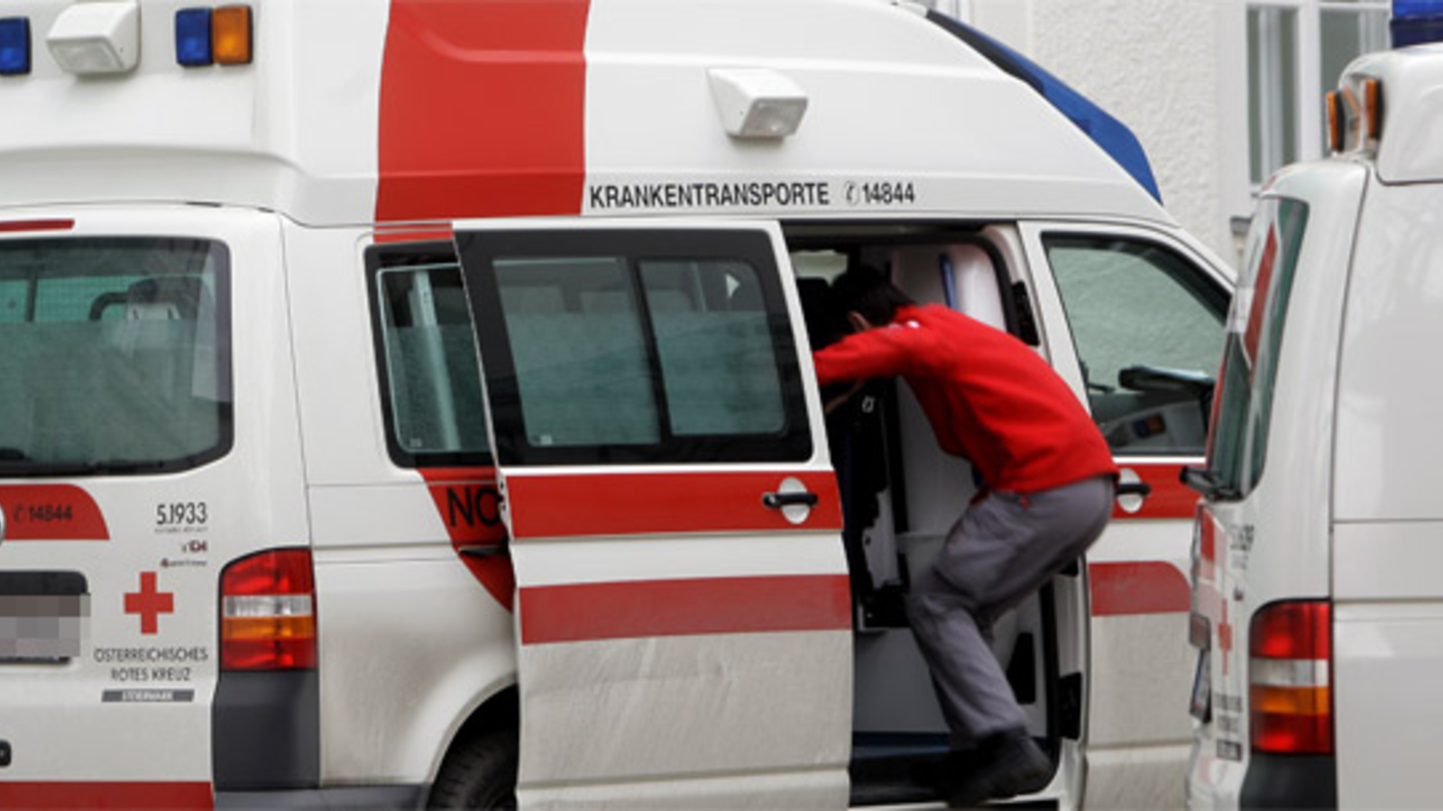Voest-Mitarbeiter stürzt in 450 Grad heißes Zink-Bad - oe24.at