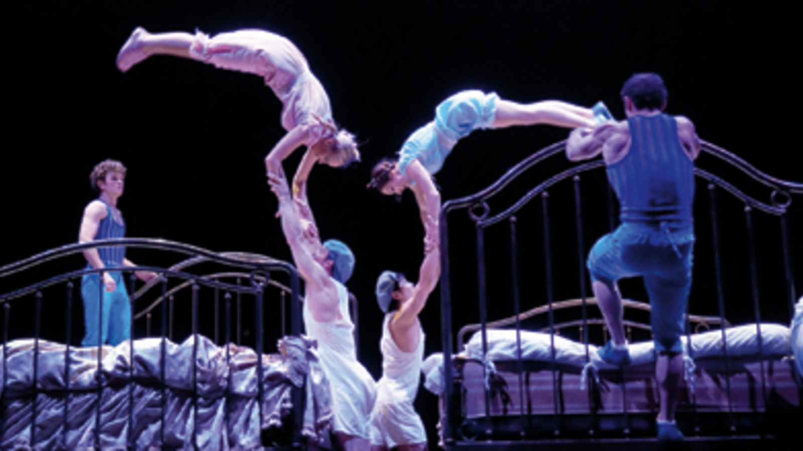 Corteo Cirque du Soleil Akrobatik Poesie im Zirkushimmel - oe24.at