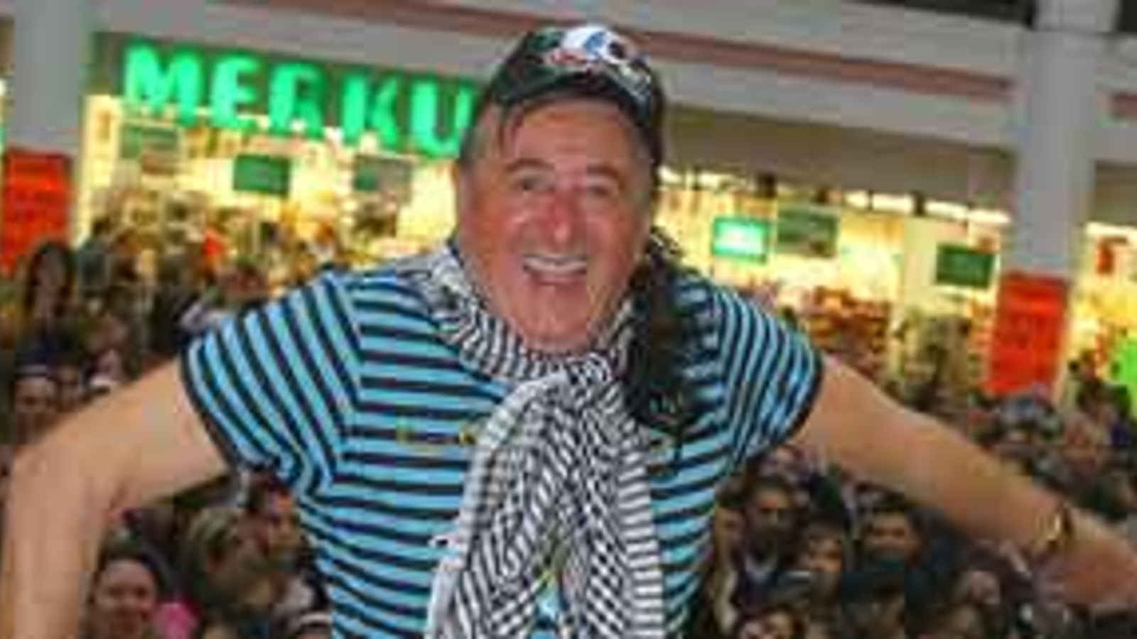 Lugner tanzt den Krocha-Tanz