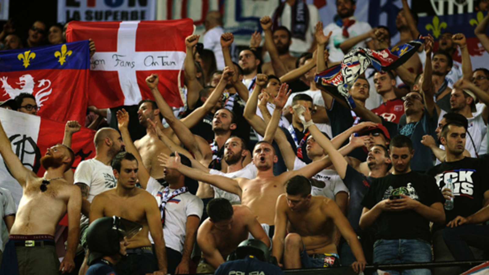 Brutale Polizei-Attacke gegen Lyon-Fans
