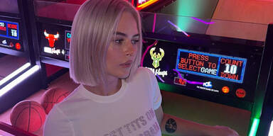 Shirt-Show: Mathea hat die ''Best Tits on Instagram'' - oe24.at