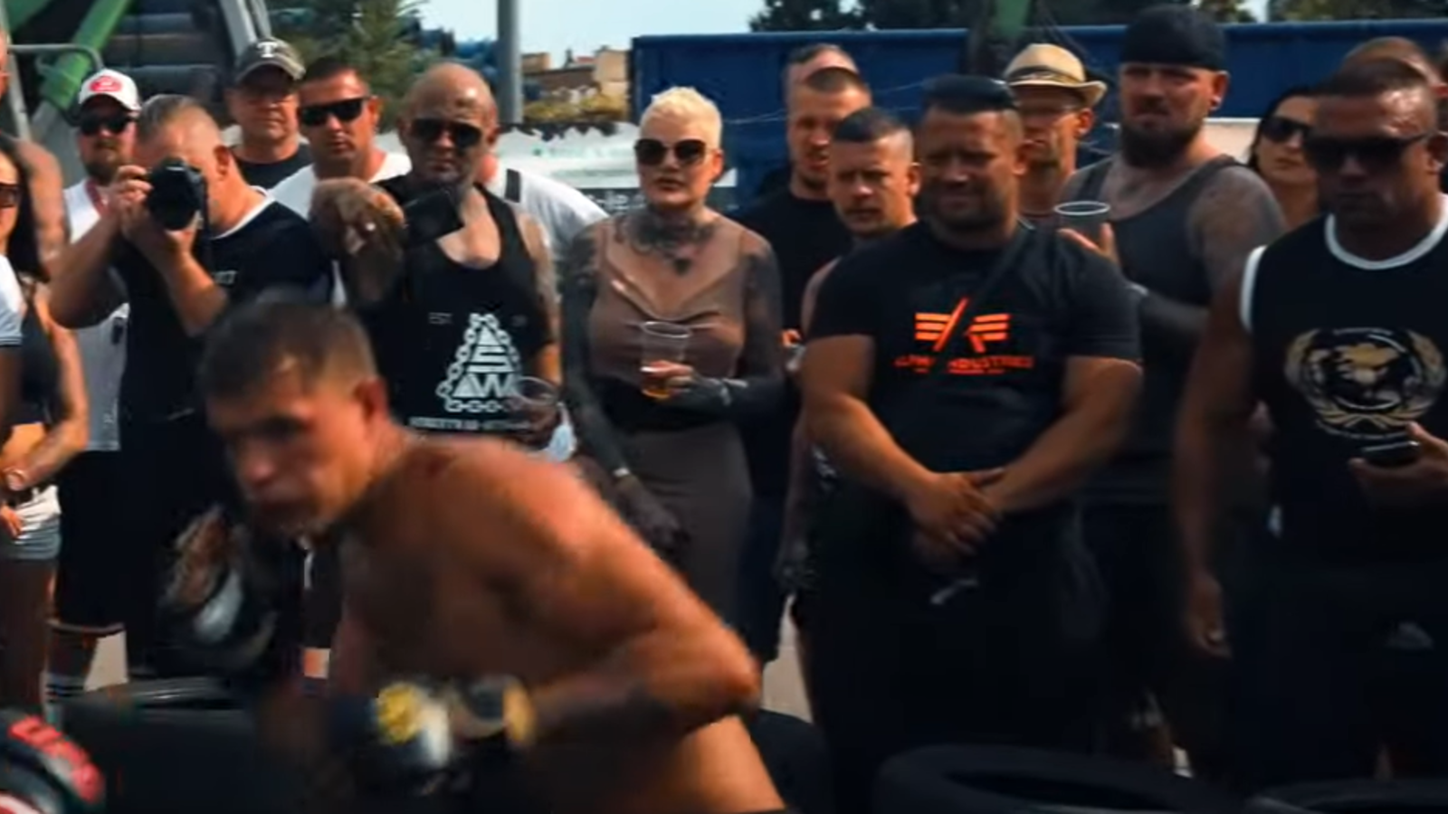 Neues Video zeigt Melanie Müller bei Neonazi-Event - oe24.at