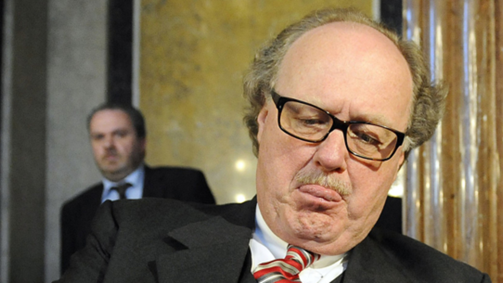 Graf Ali macht Ausschuss zur Farce