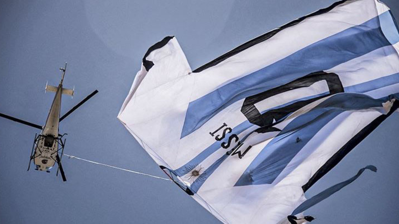 Riesen-Messi fliegt über Argentinien - oe24.at