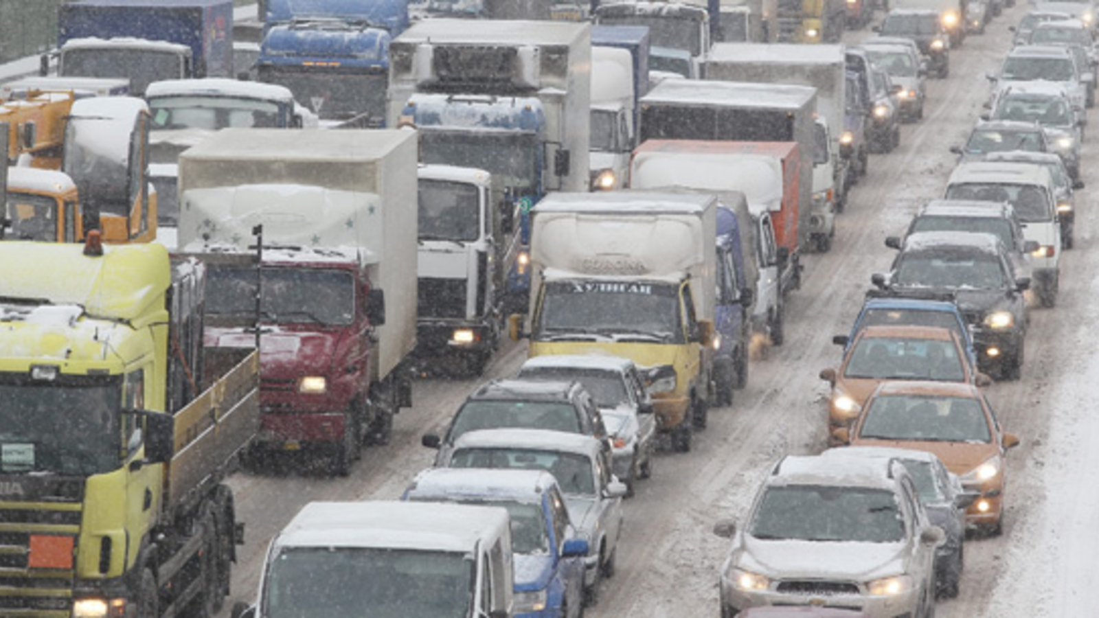 Schneesturm stürzt Moskau ins Chaos BILDER
