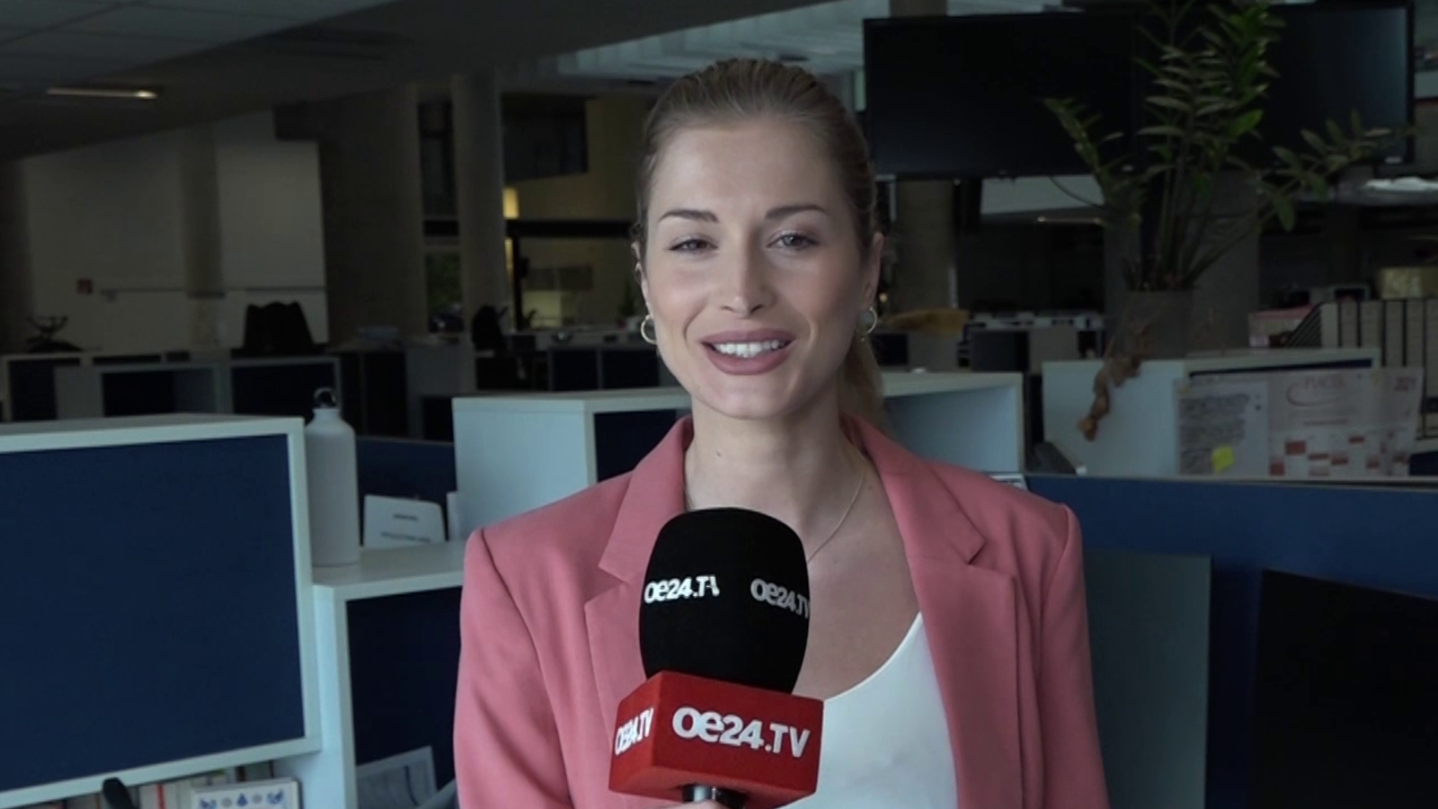 Queen hat ihr Lächeln wieder zurück - oe24.at