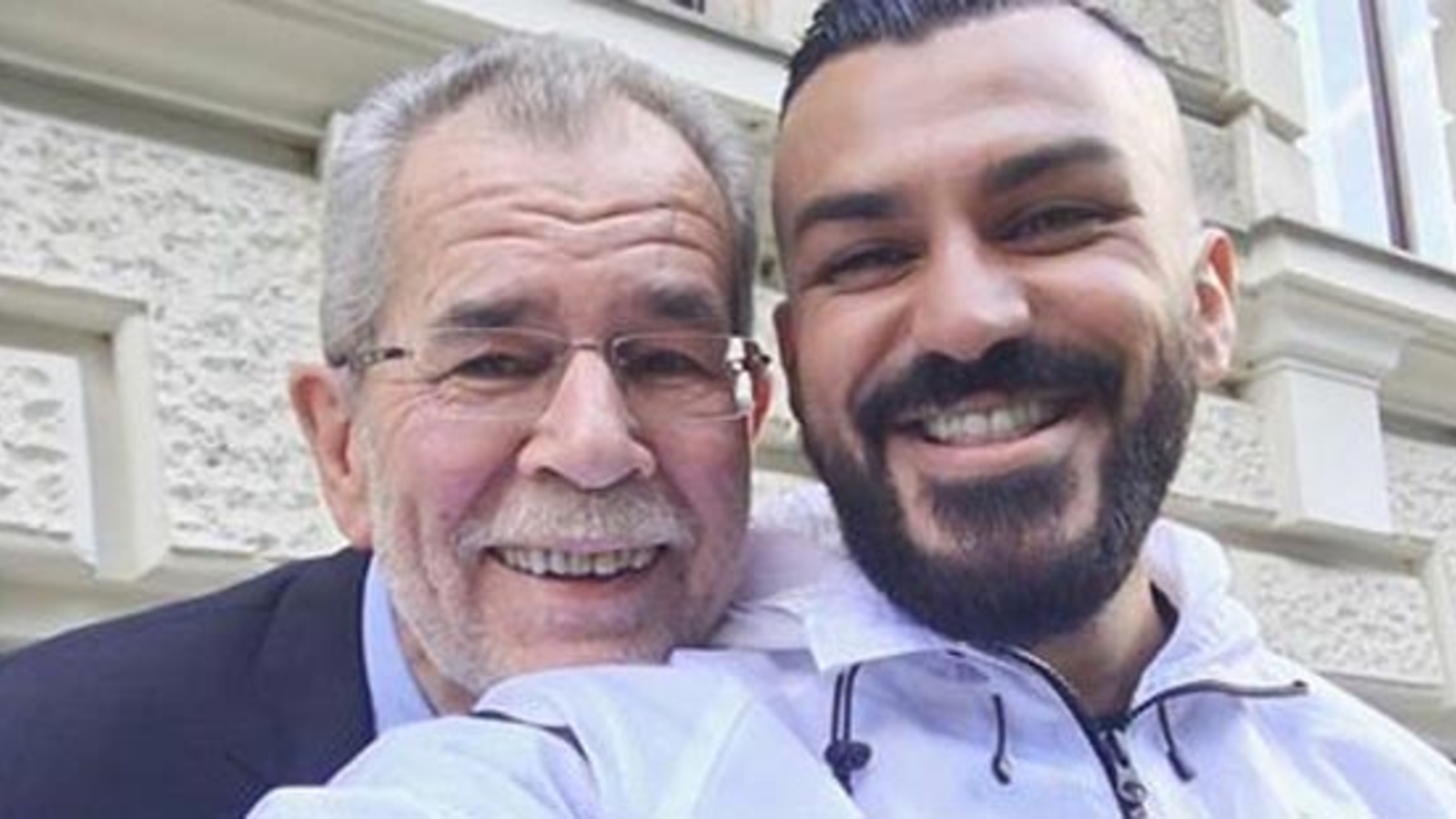 Rapper Nazar jubelt mit Van der Bellen