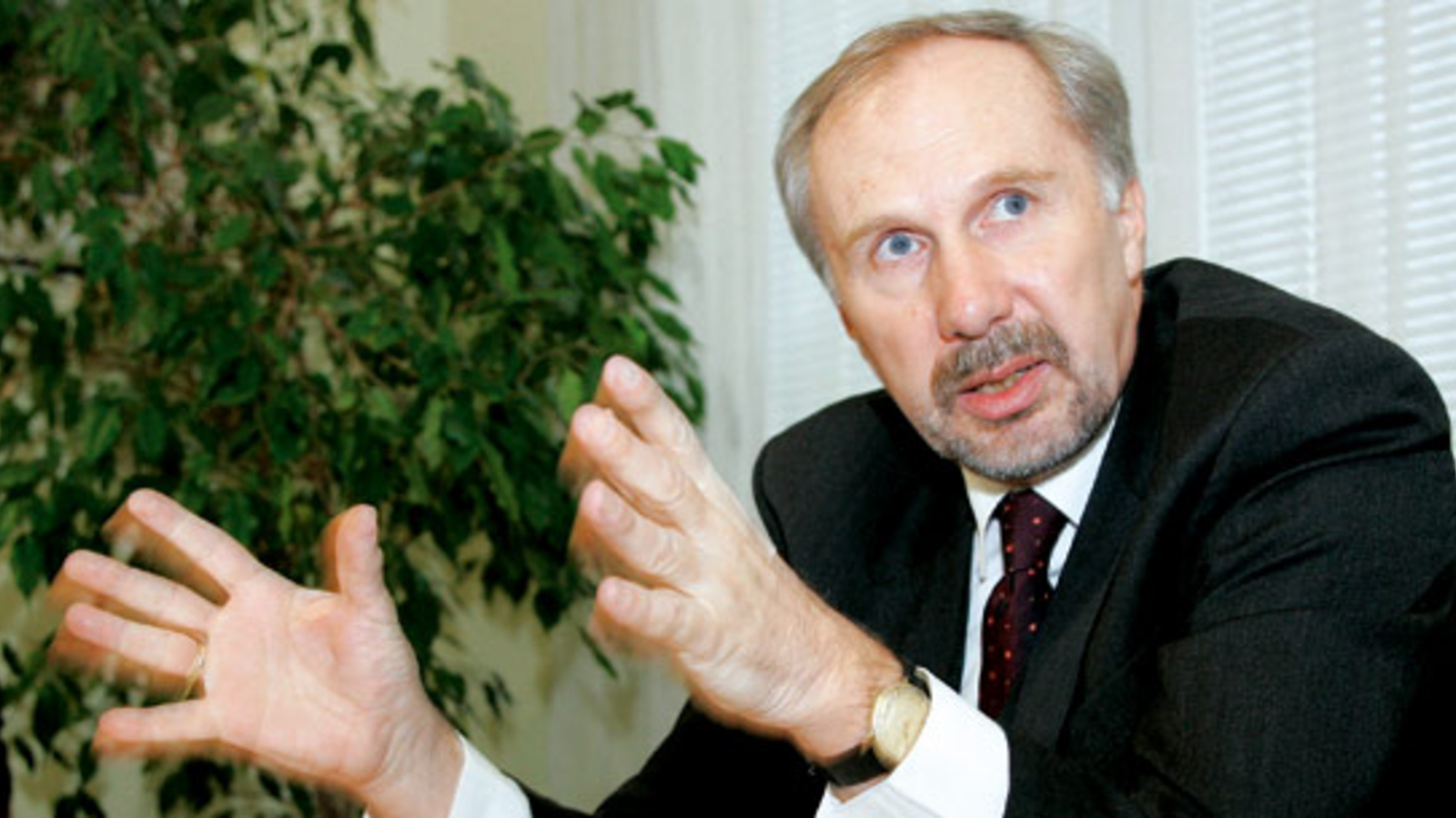 Nowotny: 800 Mio. Euro nötig - oe24.at