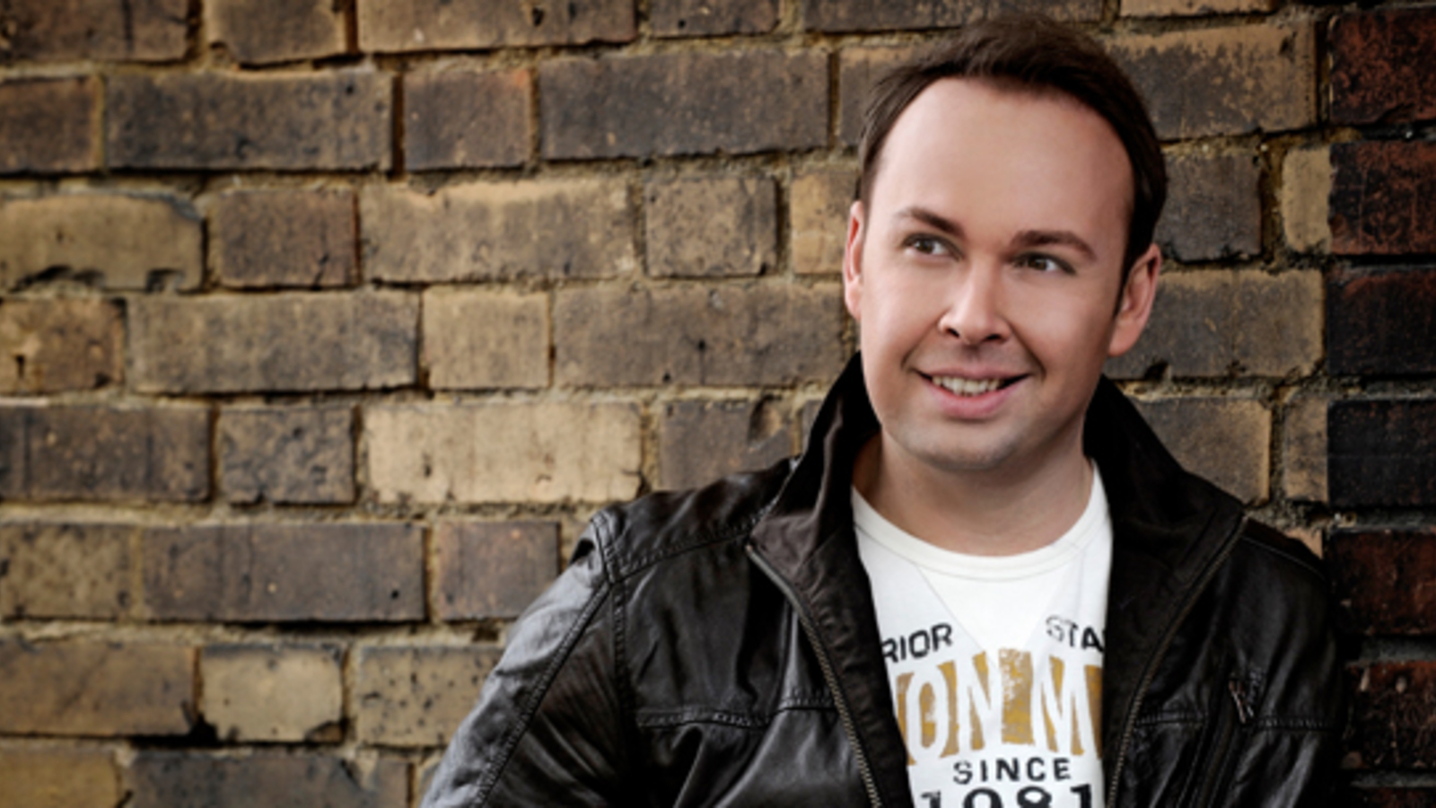 Oliver Haidt kommt mit Rosen zu uns