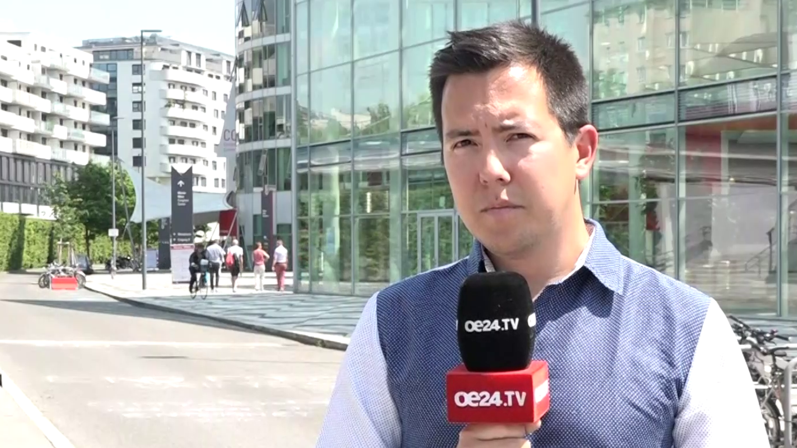 Klimaaktivist:innen protestieren bei OMV-Hauptversammlung - oe24.at