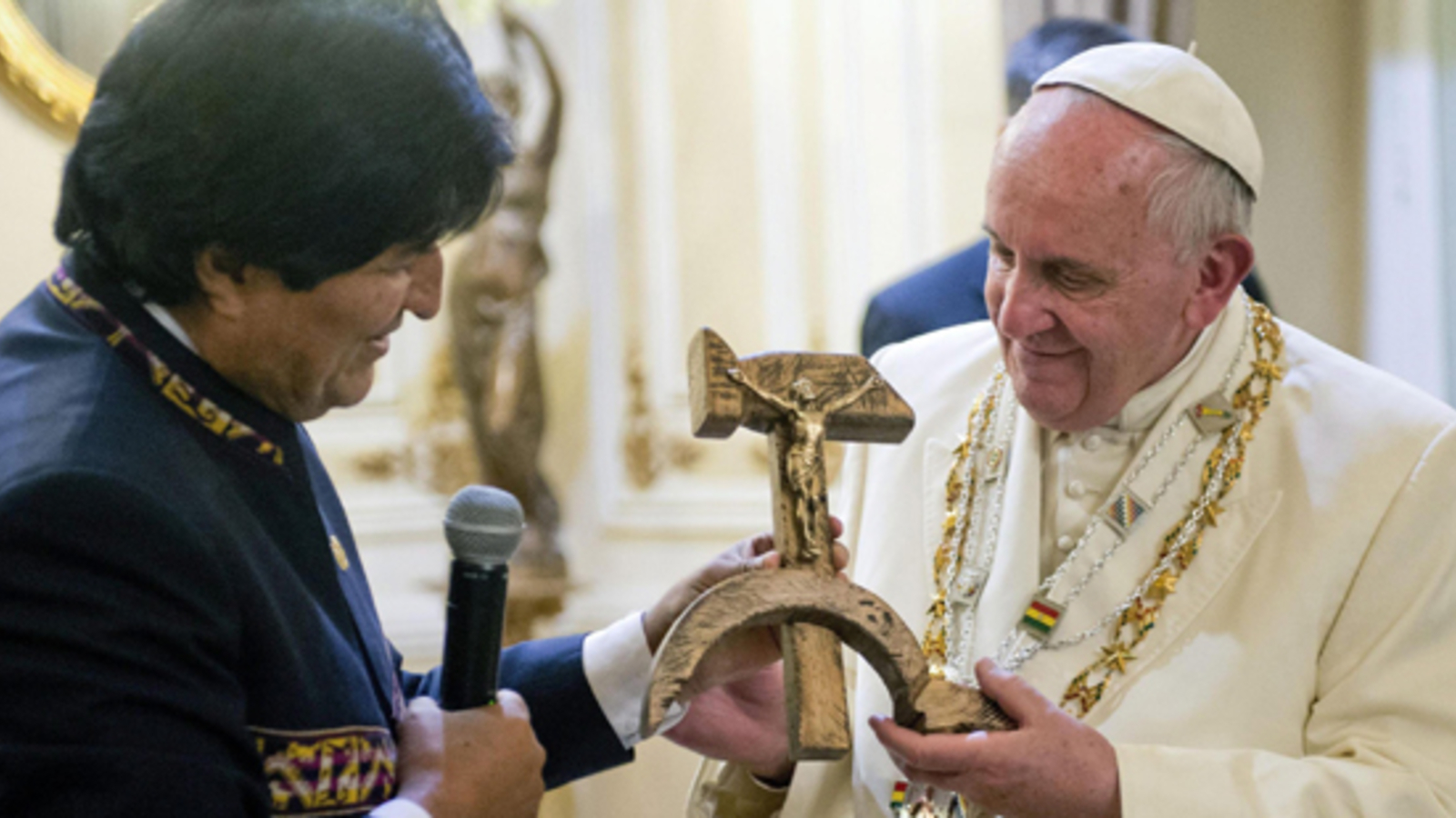 Hammer und Sichel für den Papst