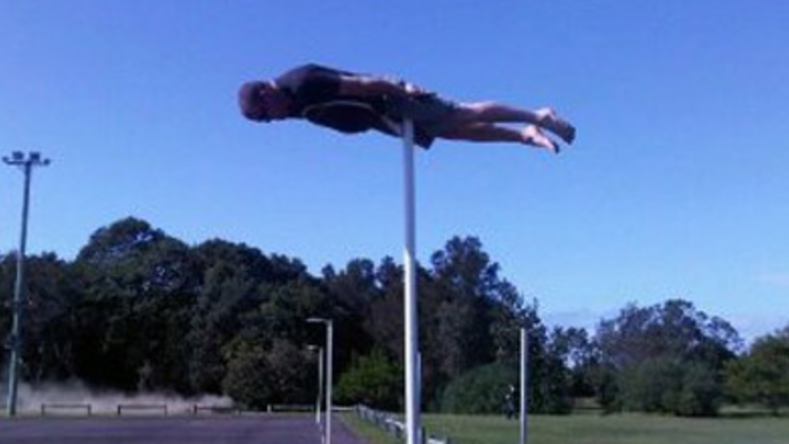 Planking - Erster Toter durch neuen Internet-Trend - oe24.at