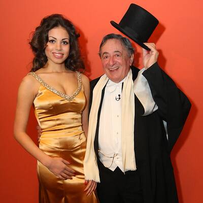 Lugner zeigt Ruby im Opernball-Kleid - oe24.at