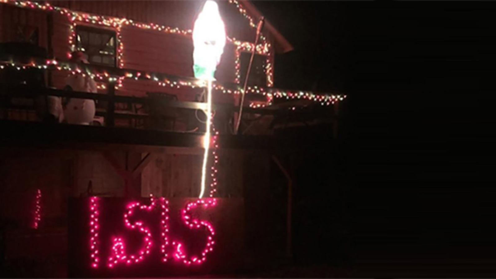 Santa Claus pinkelt auf ISIS-Beleuchtung