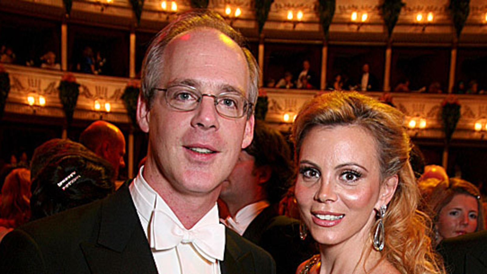 Stumpf-Frau Patricia Schalko im teuersten Ball-Kleid