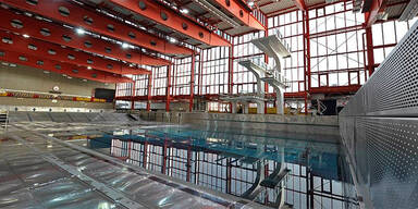 Stadthallenbad wirft Burkini-Trägerin aus Becken - oe24.at