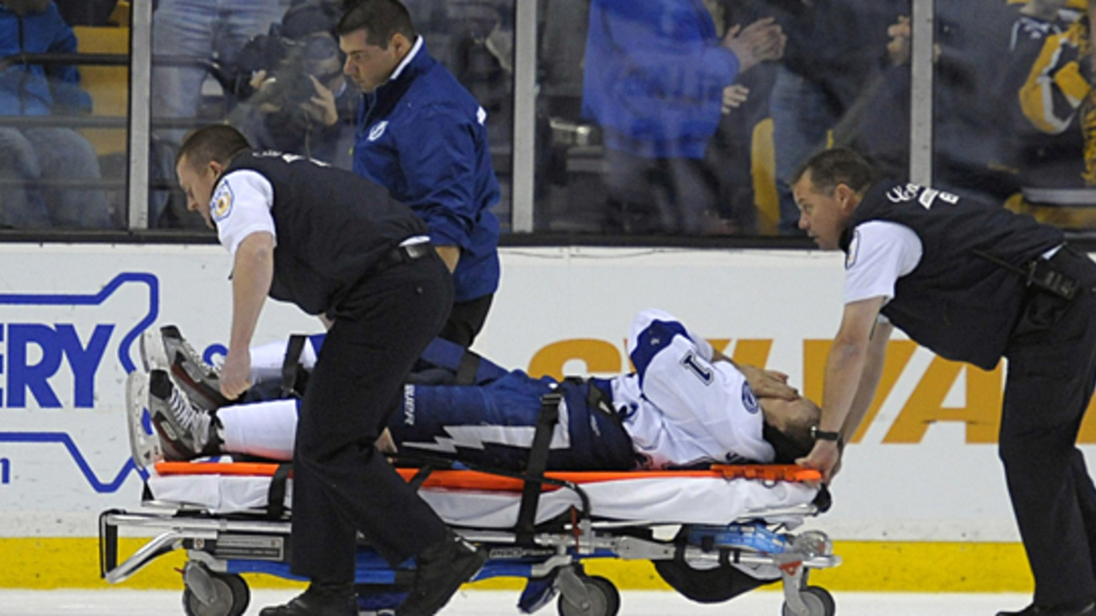 Horror-Verletzung bei NHL-Star Stamkos - oe24.at Horror-Verletzung bei NHL-Star Stamkos - oe24.at