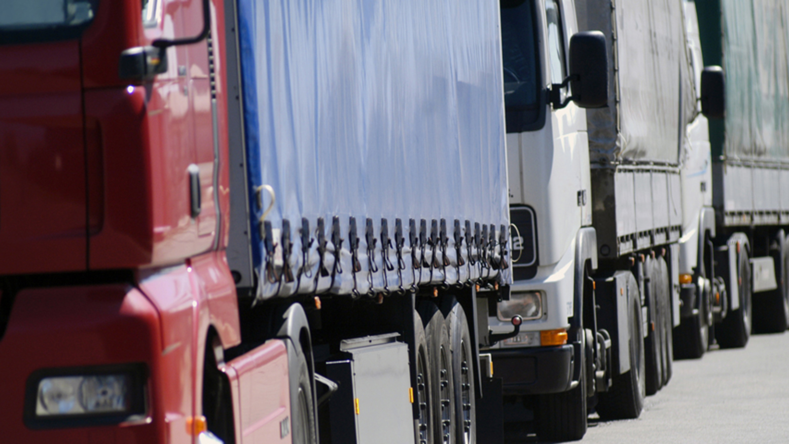 Deutsche Grenzkontrollen führen zu Lkw-Stau auf der A12