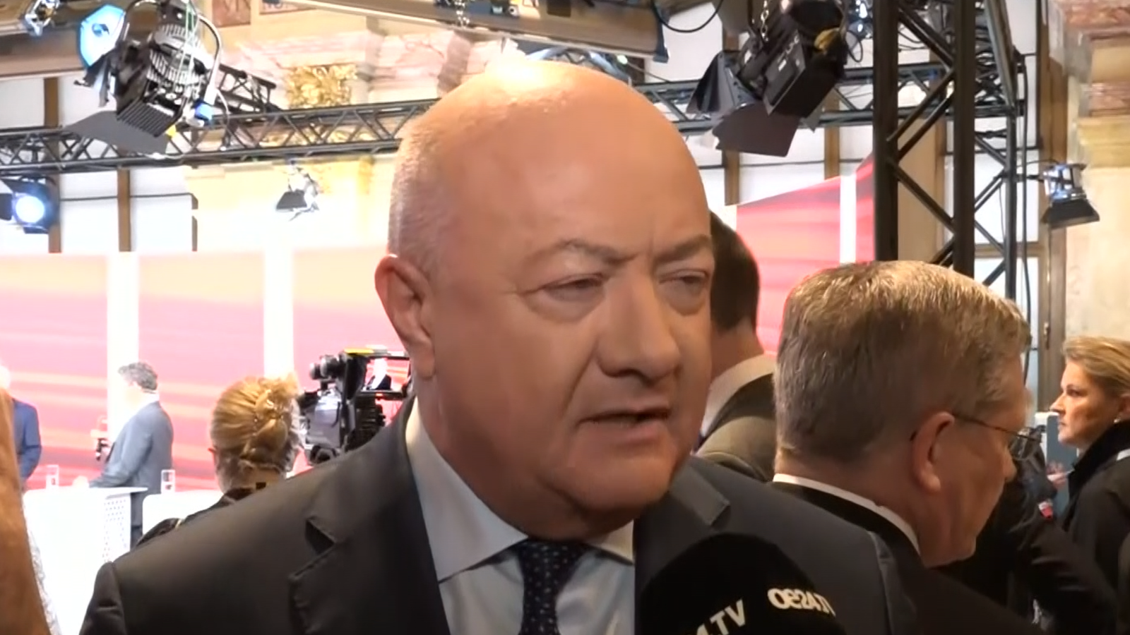 Christian Stocker gratuliert VdB zu Wiederwahl - oe24.at