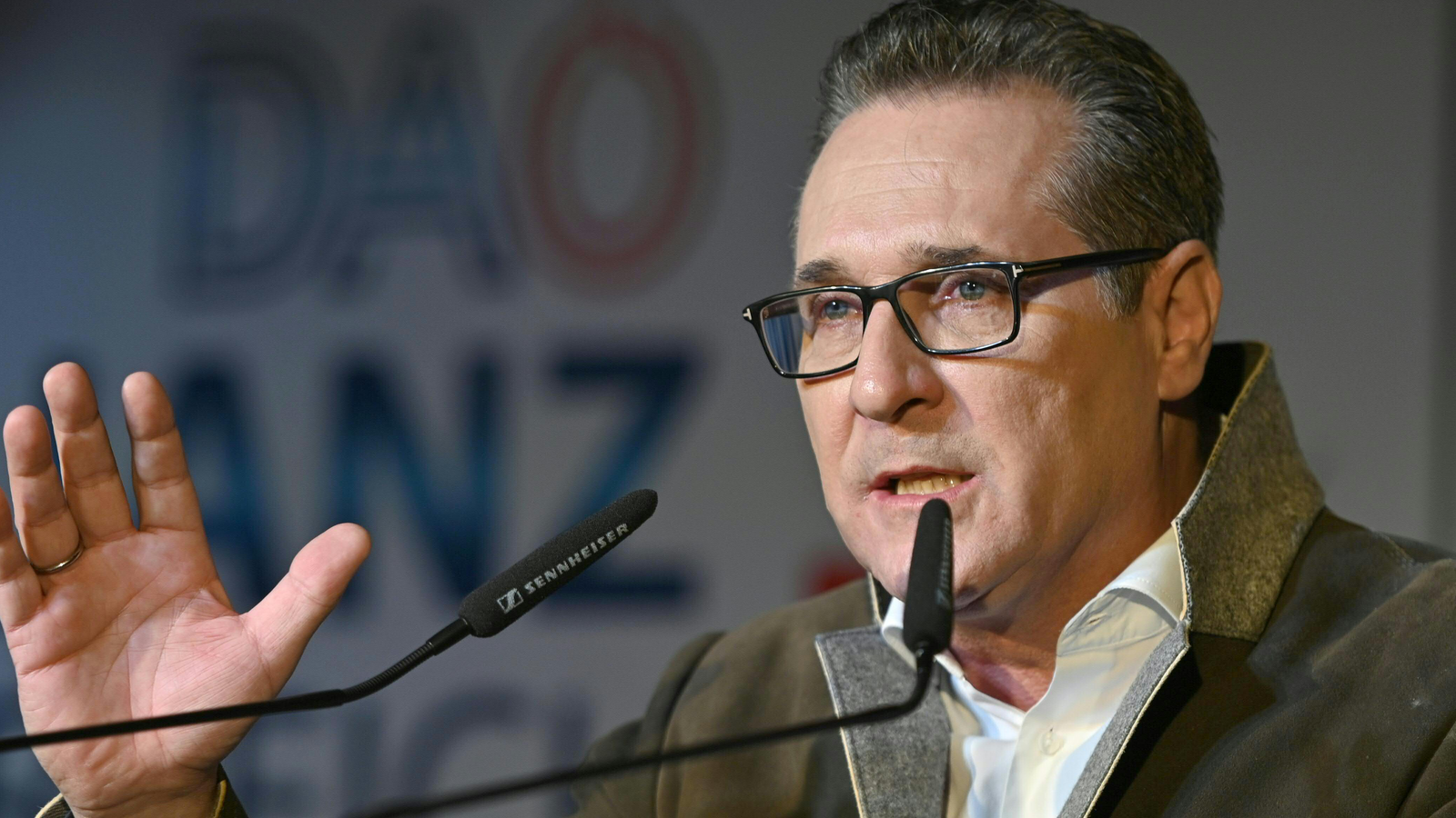 Heinz-Christian Strache: Von Ibiza zum DAÖ