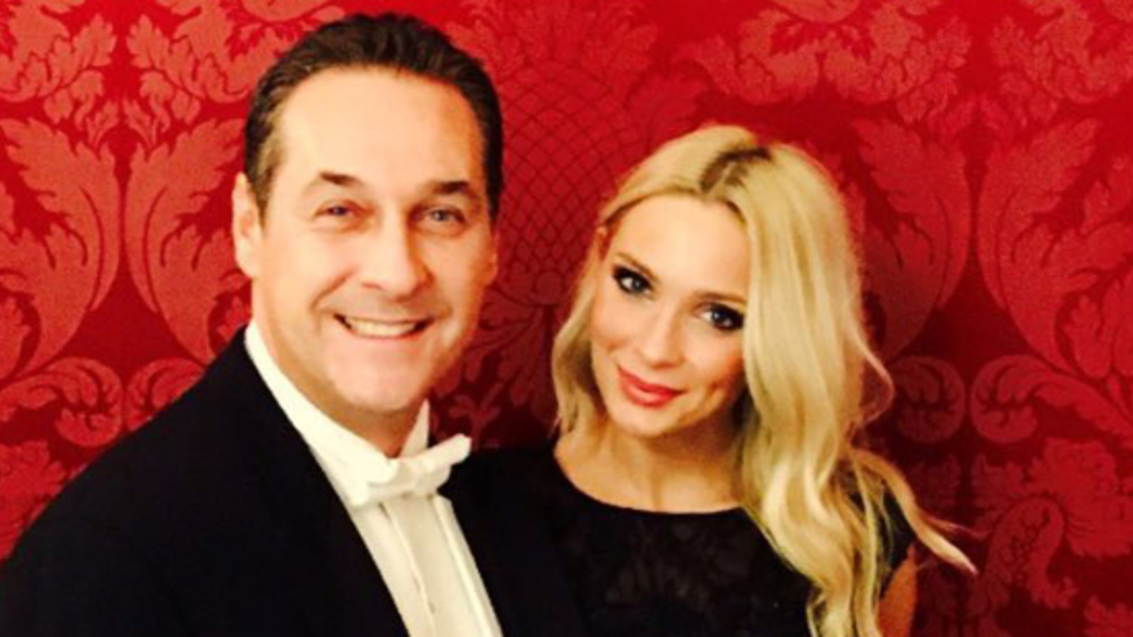 Strache mit neuer Freundin am Ball - oe24.at