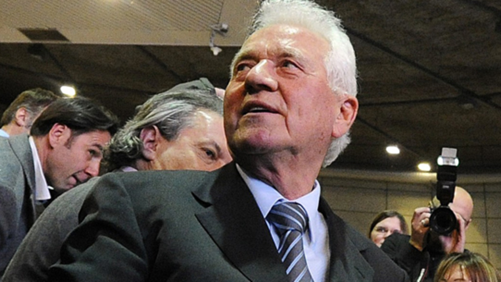 Stronach gab schon 7,5 Millionen aus