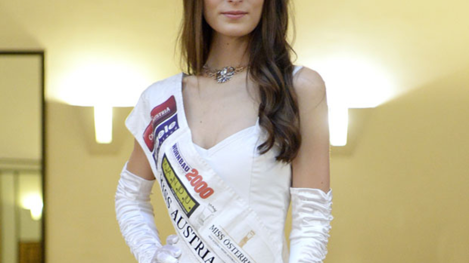 Miss Austria zeigt ihr Kleid