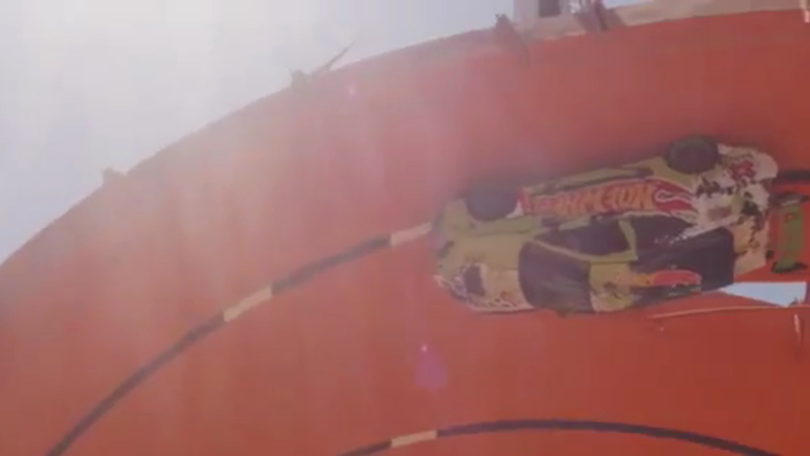 Irrer Doppel-Looping bricht alle Rekorde - oe24.at